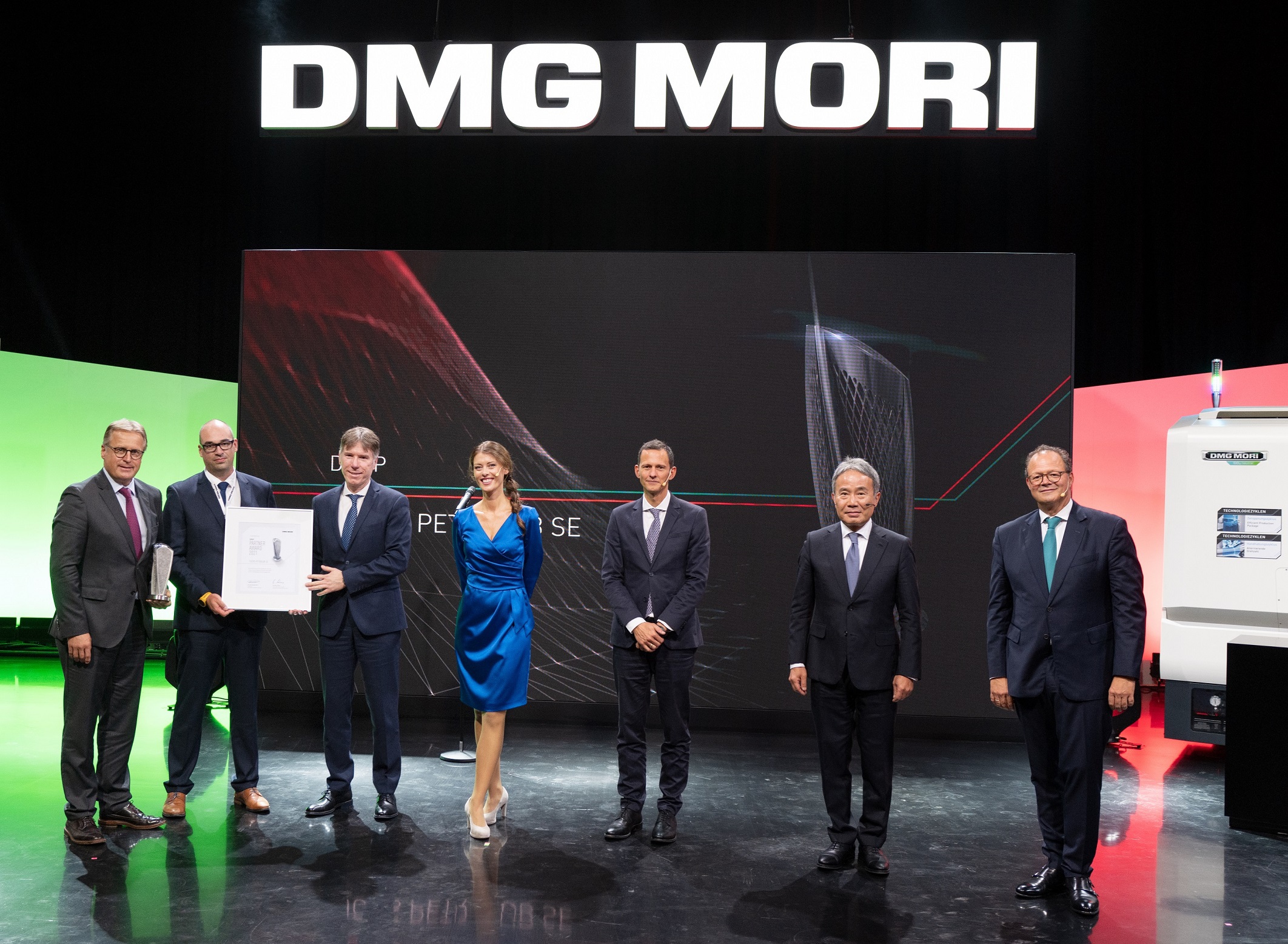 FUCHS PETROLUB SE honored with 'Partner Award 2021' by DMG MORI | FUCHS ...